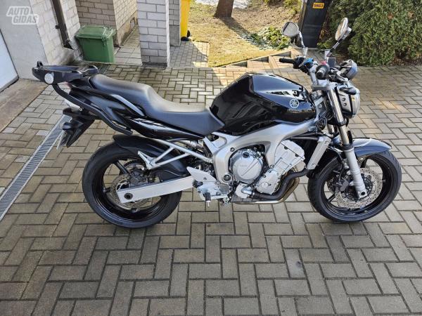 Melns Yamaha FZ 6 2004 Utena, ar dzinēja tilpumu 0.60 L un nobraukumu 48 tūkst. km par 2550 €, foto 2 vietnē AUTOMOTO.COM.LV