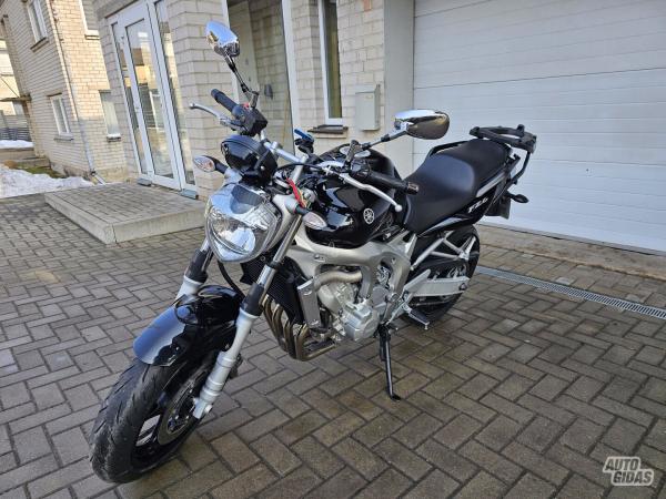 Melns Yamaha FZ 6 2004 Utena, ar dzinēja tilpumu 0.60 L un nobraukumu 48 tūkst. km par 2550 €, foto 3 vietnē AUTOMOTO.COM.LV