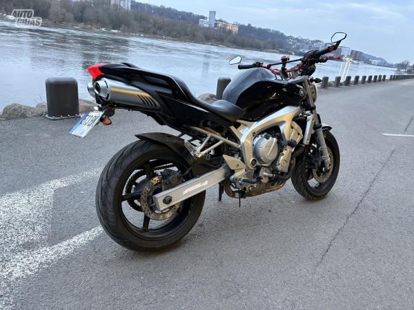 Melns Yamaha FZ 6 2004 Kauņa, ar dzinēja tilpumu 0.60 L un nobraukumu 64 tūkst. km par 2200 €, foto 6 vietnē AUTOMOTO.COM.LV
