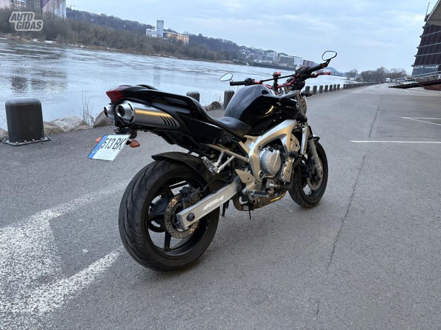 Black Yamaha FZ 6 2004 in Kaunas, with an engine capacity of 0.60 L and mileage of 64 thousand km for 2200 €, photo 7 on AUTOMOTO.COM.LV