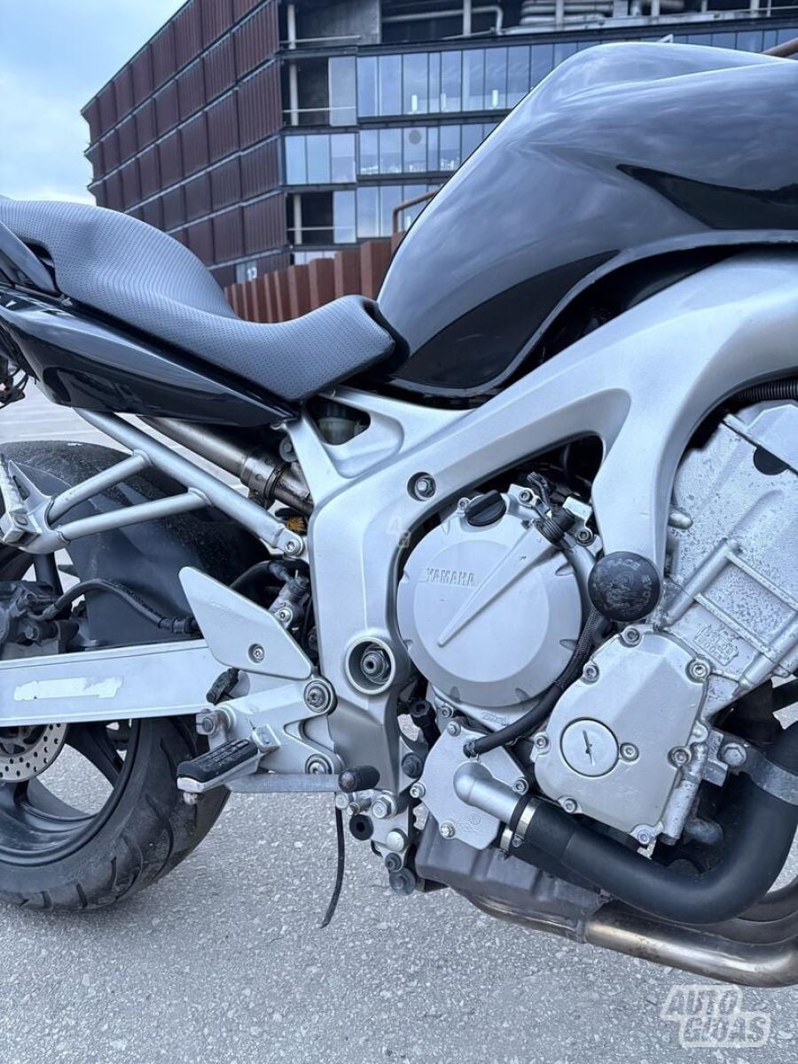 Black Yamaha FZ 6 2004 in Kaunas, with an engine capacity of 0.60 L and mileage of 64 thousand km for 2200 €, photo 18 on AUTOMOTO.COM.LV