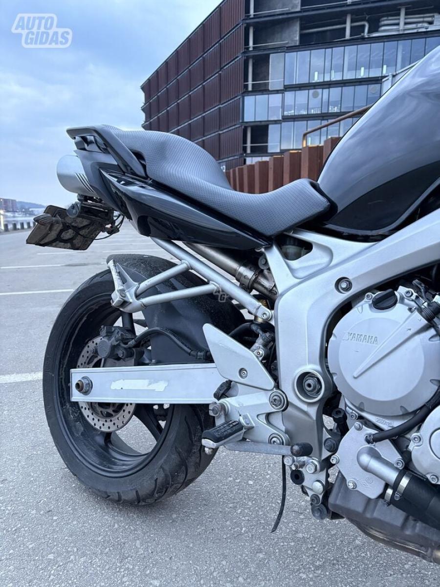 Black Yamaha FZ 6 2004 in Kaunas, with an engine capacity of 0.60 L and mileage of 64 thousand km for 2200 €, photo 19 on AUTOMOTO.COM.LV