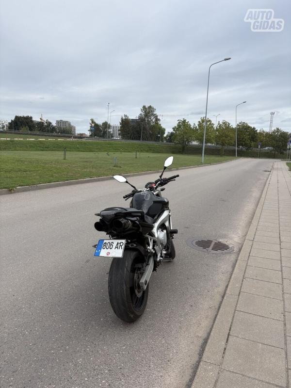 Black Yamaha FZ 6 2004 in Vilnius, with an engine capacity of 0.60 L and mileage of 65 thousand km for 2400 €, photo 1 on AUTOMOTO.COM.LV