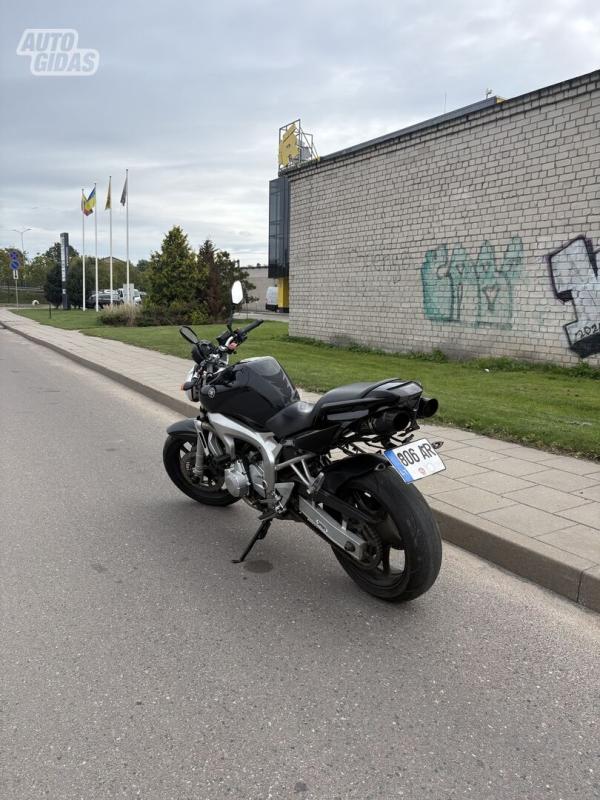 Black Yamaha FZ 6 2004 in Vilnius, with an engine capacity of 0.60 L and mileage of 65 thousand km for 2400 €, photo 3 on AUTOMOTO.COM.LV