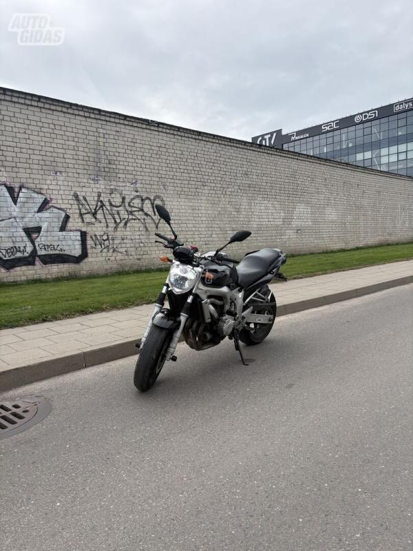 Black Yamaha FZ 6 2004 in Vilnius, with an engine capacity of 0.60 L and mileage of 65 thousand km for 2400 €, photo 4 on AUTOMOTO.COM.LV