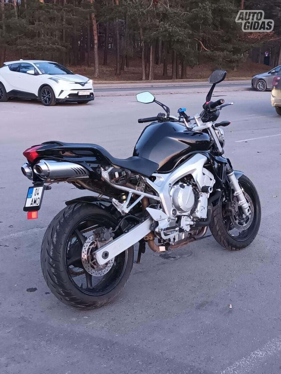 Melns Yamaha FZ 6 2005 Kauņa, ar dzinēja tilpumu 0.60 L un nobraukumu 65 tūkst. km par 2000 €, foto 3 vietnē AUTOMOTO.COM.LV