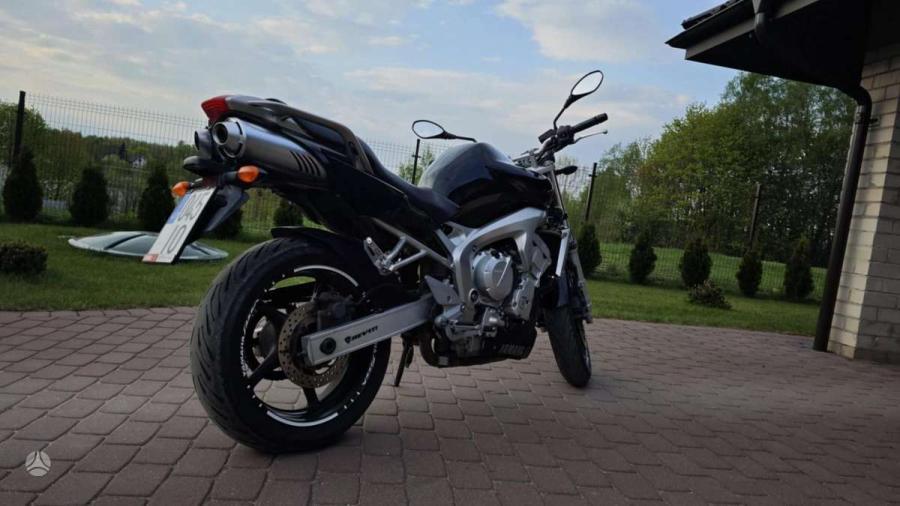 Black Yamaha FZ 6 2005 in Vilnius, with an engine capacity of 0.60 L and mileage of 41 thousand km for 2200 €, photo 3 on AUTOMOTO.COM.LV