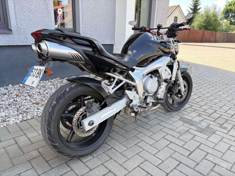 Black Yamaha FZ 6 2005 in Kaunas, with an engine capacity of 0.60 L and mileage of 64 thousand km for 1950 €, photo 5 on AUTOMOTO.COM.LV