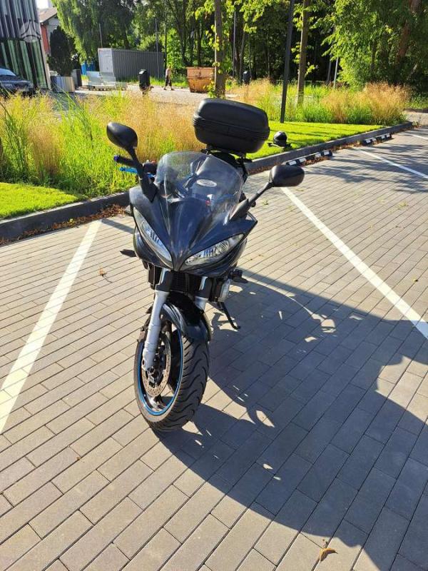 Black Yamaha FZ 6 2005 in Kaunas, with an engine capacity of 0.60 L and mileage of 49 thousand km for 2700 €, photo 2 on AUTOMOTO.COM.LV