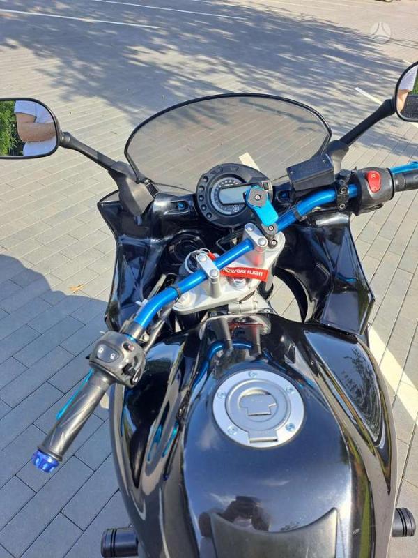 Black Yamaha FZ 6 2005 in Kaunas, with an engine capacity of 0.60 L and mileage of 49 thousand km for 2700 €, photo 6 on AUTOMOTO.COM.LV