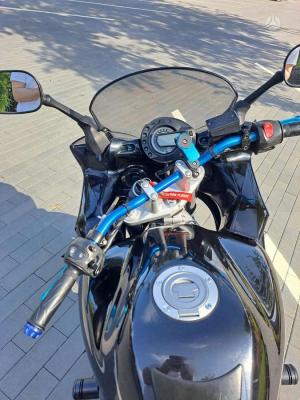 Melns Yamaha FZ 6 2005 Kauņa, ar dzinēja tilpumu 0.60 L un nobraukumu 49 tūkst. km par 2700 €, foto 7 vietnē AUTOMOTO.COM.LV