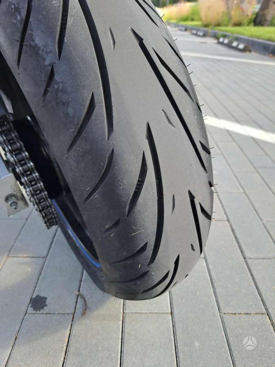 Melns Yamaha FZ 6 2005 Kauņa, ar dzinēja tilpumu 0.60 L un nobraukumu 49 tūkst. km par 2700 €, foto 11 vietnē AUTOMOTO.COM.LV