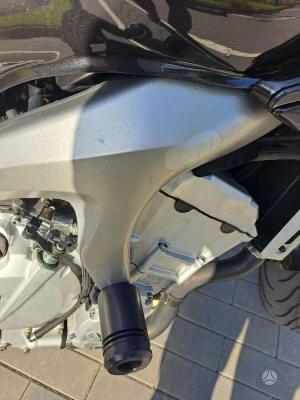 Melns Yamaha FZ 6 2005 Kauņa, ar dzinēja tilpumu 0.60 L un nobraukumu 49 tūkst. km par 2700 €, foto 12 vietnē AUTOMOTO.COM.LV