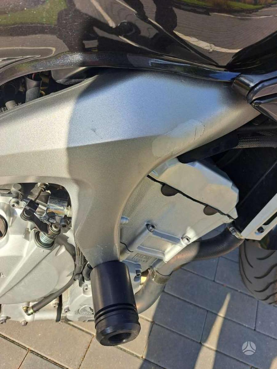 Melns Yamaha FZ 6 2005 Kauņa, ar dzinēja tilpumu 0.60 L un nobraukumu 49 tūkst. km par 2700 €, foto 12 vietnē AUTOMOTO.COM.LV