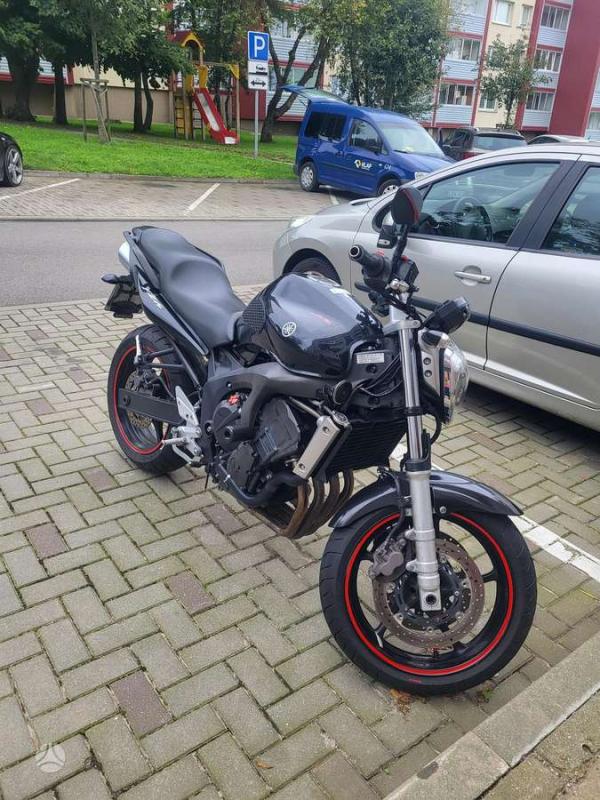Melns Yamaha FZ 6 2005 Klaipėda, ar dzinēja tilpumu 0.60 L un nobraukumu 33 tūkst. km par 2600 €, foto 1 vietnē AUTOMOTO.COM.LV