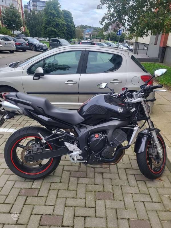 Melns Yamaha FZ 6 2005 Klaipėda, ar dzinēja tilpumu 0.60 L un nobraukumu 33 tūkst. km par 2600 €, foto 4 vietnē AUTOMOTO.COM.LV