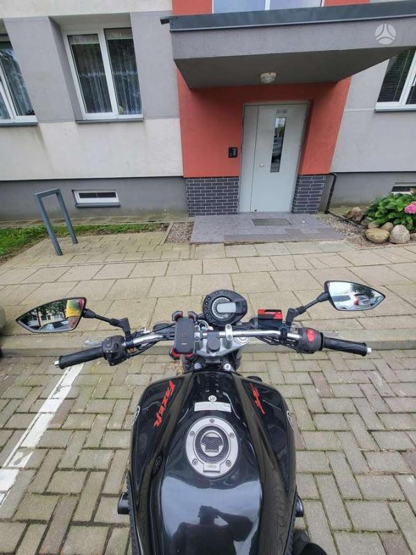 Melns Yamaha FZ 6 2005 Klaipėda, ar dzinēja tilpumu 0.60 L un nobraukumu 33 tūkst. km par 2600 €, foto 9 vietnē AUTOMOTO.COM.LV