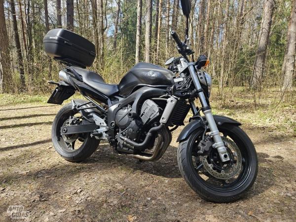 Melns Yamaha FZ 6 2006 Viļņa, ar dzinēja tilpumu 0.60 L un nobraukumu 42 tūkst. km par 3000 €, foto 1 vietnē AUTOMOTO.COM.LV