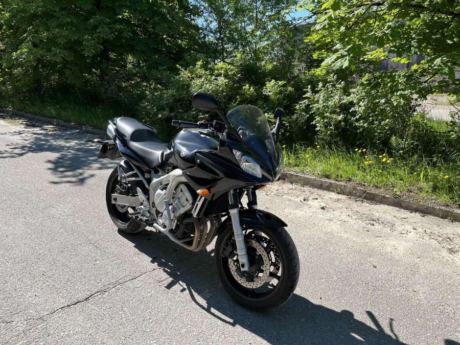 Black Yamaha FZ 6 2006 in Plunge, with an engine capacity of 0.60 L and mileage of 29 thousand km for 2450 €, photo 1 on AUTOMOTO.COM.LV