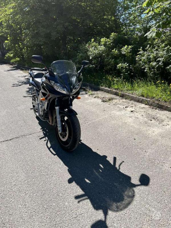 Melns Yamaha FZ 6 2006 Plungė, ar dzinēja tilpumu 0.60 L un nobraukumu 29 tūkst. km par 2450 €, foto 2 vietnē AUTOMOTO.COM.LV