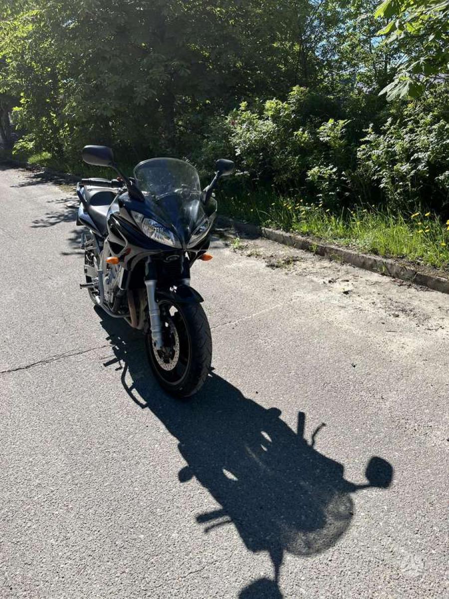 Black Yamaha FZ 6 2006 in Plunge, with an engine capacity of 0.60 L and mileage of 29 thousand km for 2450 €, photo 3 on AUTOMOTO.COM.LV