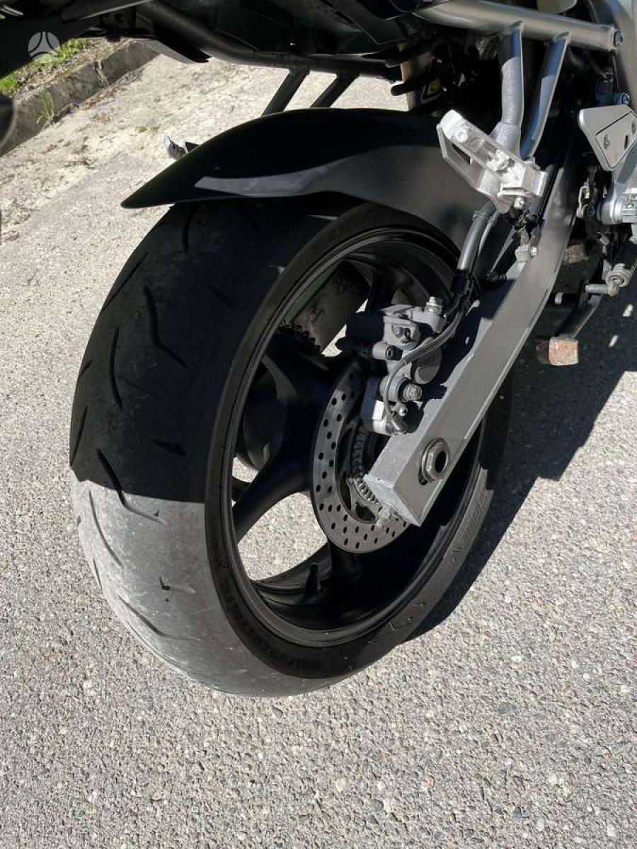 Black Yamaha FZ 6 2006 in Plunge, with an engine capacity of 0.60 L and mileage of 29 thousand km for 2450 €, photo 16 on AUTOMOTO.COM.LV