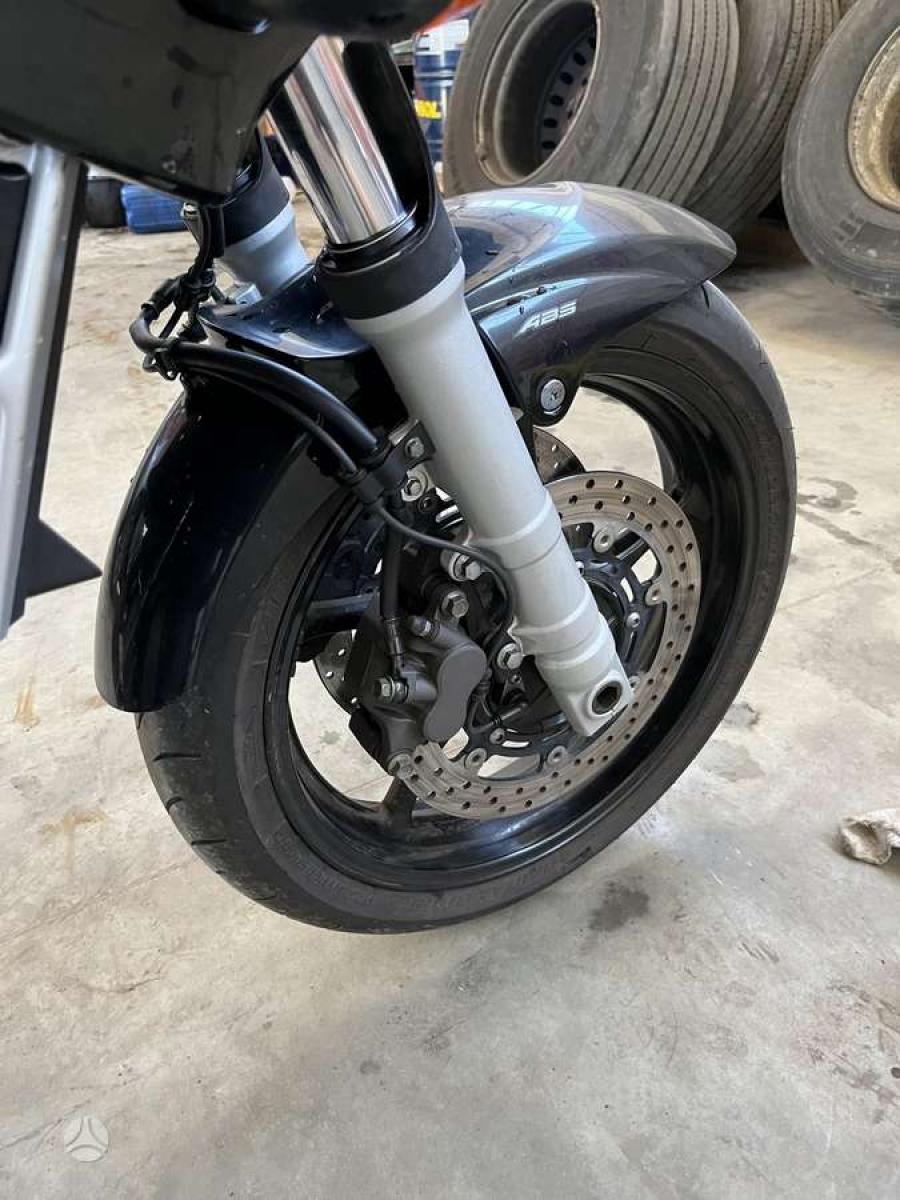 Black Yamaha FZ 6 2006 in Plunge, with an engine capacity of 0.60 L and mileage of 29 thousand km for 2450 €, photo 18 on AUTOMOTO.COM.LV