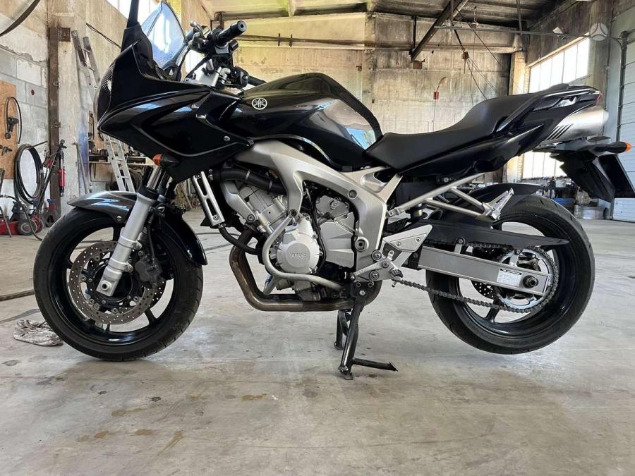 Black Yamaha FZ 6 2006 in Plunge, with an engine capacity of 0.60 L and mileage of 29 thousand km for 2450 €, photo 23 on AUTOMOTO.COM.LV
