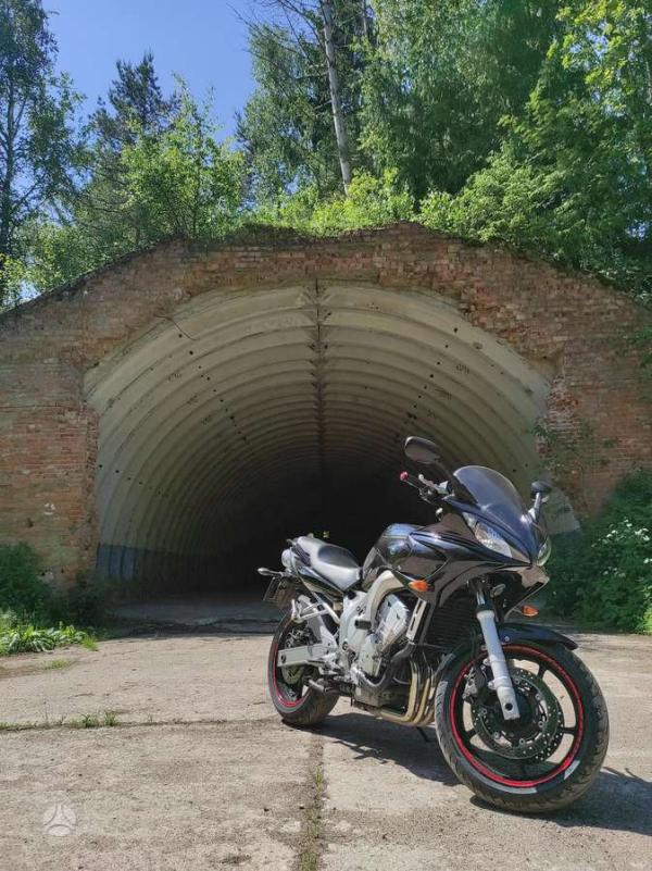Black Yamaha FZ 6 2006 in Moletai, with an engine capacity of 0.60 L and mileage of 48 thousand km for 2450 €, photo 2 on AUTOMOTO.COM.LV