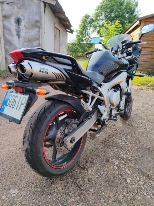 Black Yamaha FZ 6 2006 in Moletai, with an engine capacity of 0.60 L and mileage of 48 thousand km for 2450 €, photo 3 on AUTOMOTO.COM.LV