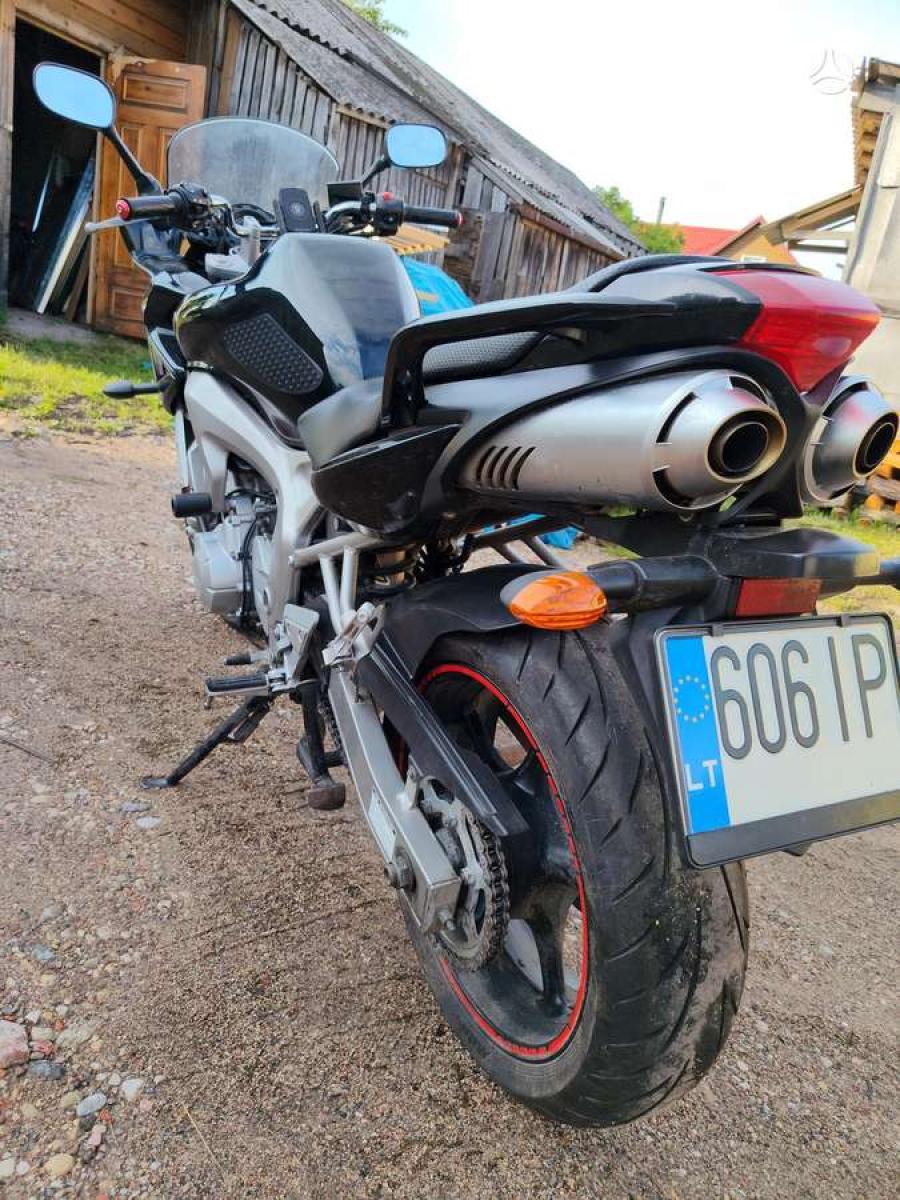 Black Yamaha FZ 6 2006 in Moletai, with an engine capacity of 0.60 L and mileage of 48 thousand km for 2450 €, photo 5 on AUTOMOTO.COM.LV