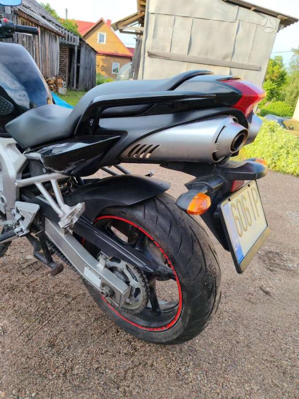 Black Yamaha FZ 6 2006 in Moletai, with an engine capacity of 0.60 L and mileage of 48 thousand km for 2450 €, photo 5 on AUTOMOTO.COM.LV