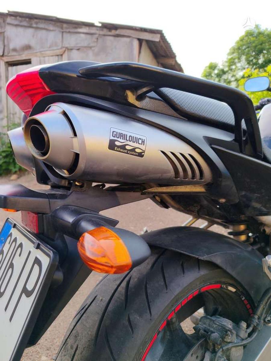 Black Yamaha FZ 6 2006 in Moletai, with an engine capacity of 0.60 L and mileage of 48 thousand km for 2450 €, photo 7 on AUTOMOTO.COM.LV