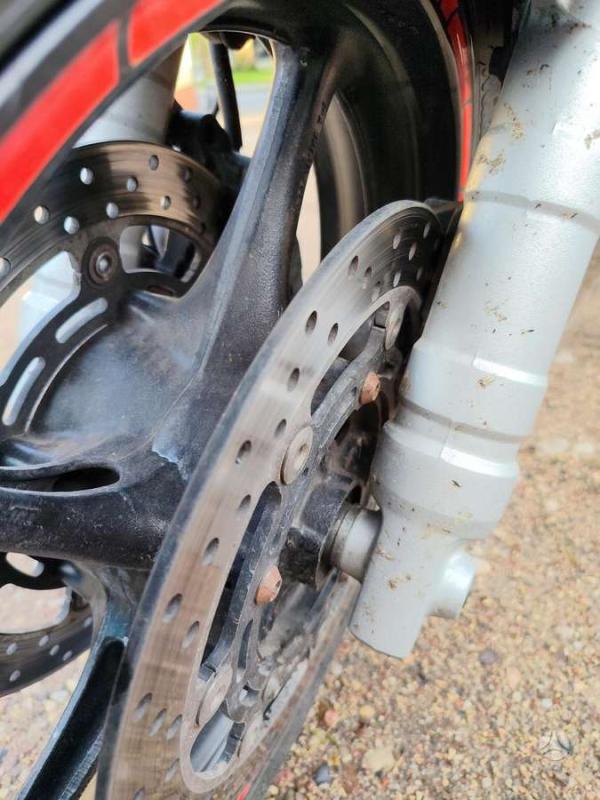 Black Yamaha FZ 6 2006 in Moletai, with an engine capacity of 0.60 L and mileage of 48 thousand km for 2450 €, photo 9 on AUTOMOTO.COM.LV