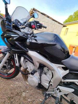 Black Yamaha FZ 6 2006 in Moletai, with an engine capacity of 0.60 L and mileage of 48 thousand km for 2450 €, photo 12 on AUTOMOTO.COM.LV