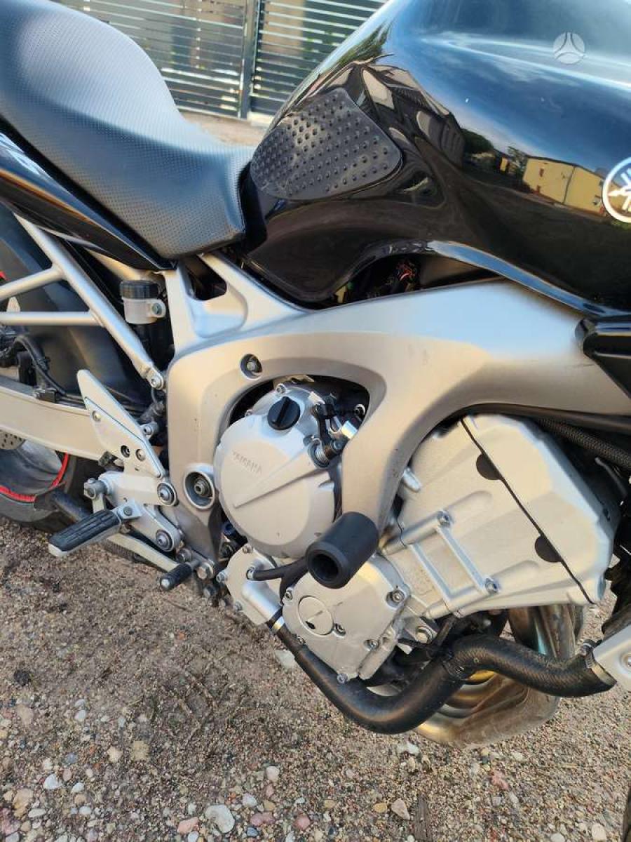 Black Yamaha FZ 6 2006 in Moletai, with an engine capacity of 0.60 L and mileage of 48 thousand km for 2450 €, photo 13 on AUTOMOTO.COM.LV