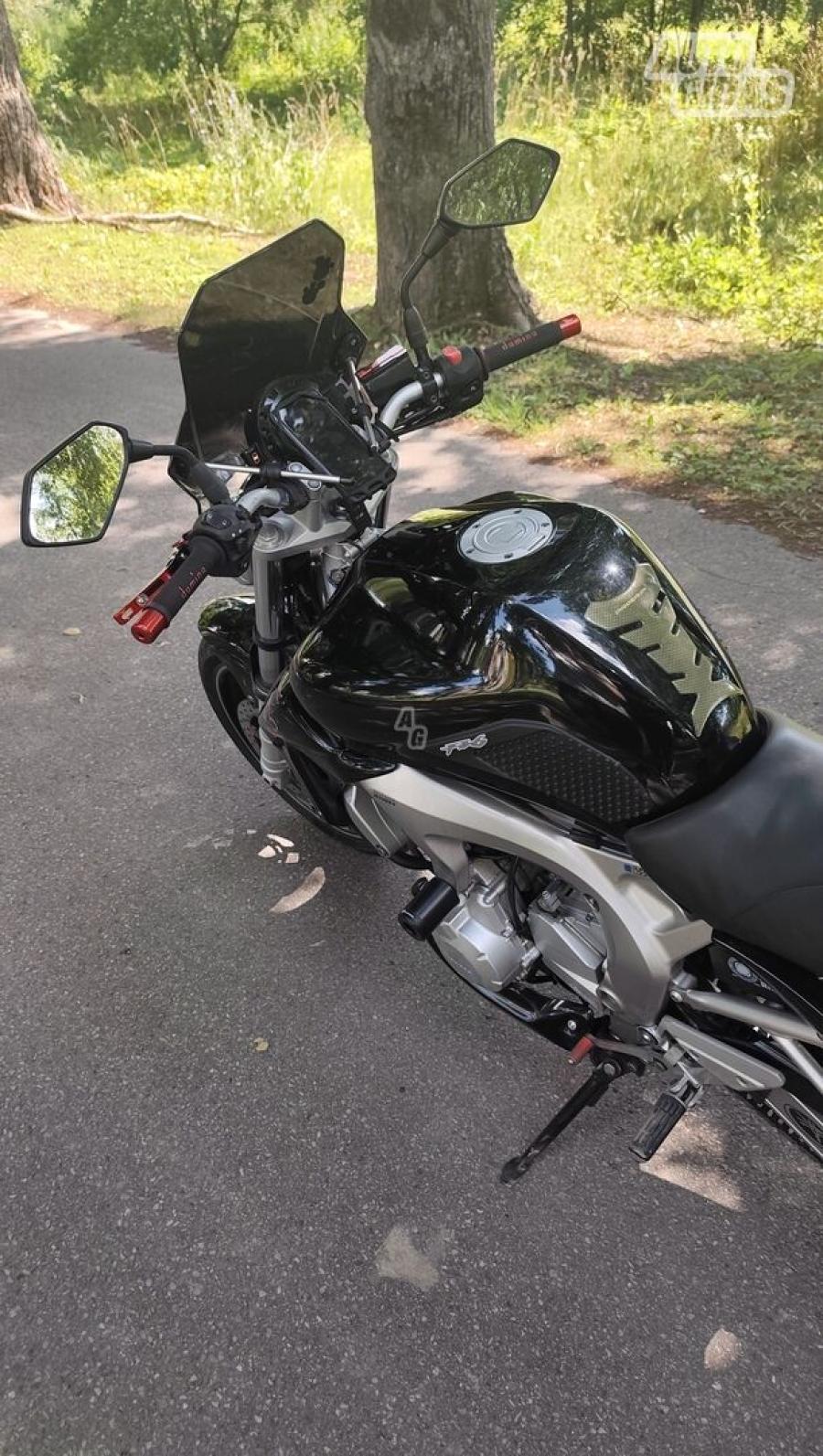 Black Yamaha FZ 6 2006 in Vilnius, with an engine capacity of 0.60 L and mileage of 63 thousand km for 2800 €, photo 13 on AUTOMOTO.COM.LV