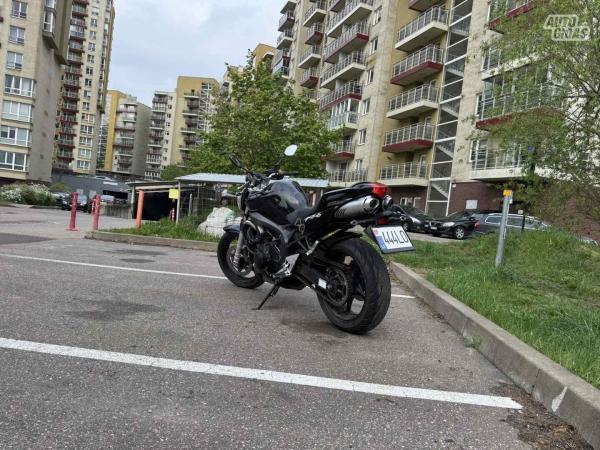 Melns Yamaha FZ 6 2007 Viļņa, ar dzinēja tilpumu 0.60 L un nobraukumu 57 tūkst. km par 2400 €, foto 4 vietnē AUTOMOTO.COM.LV
