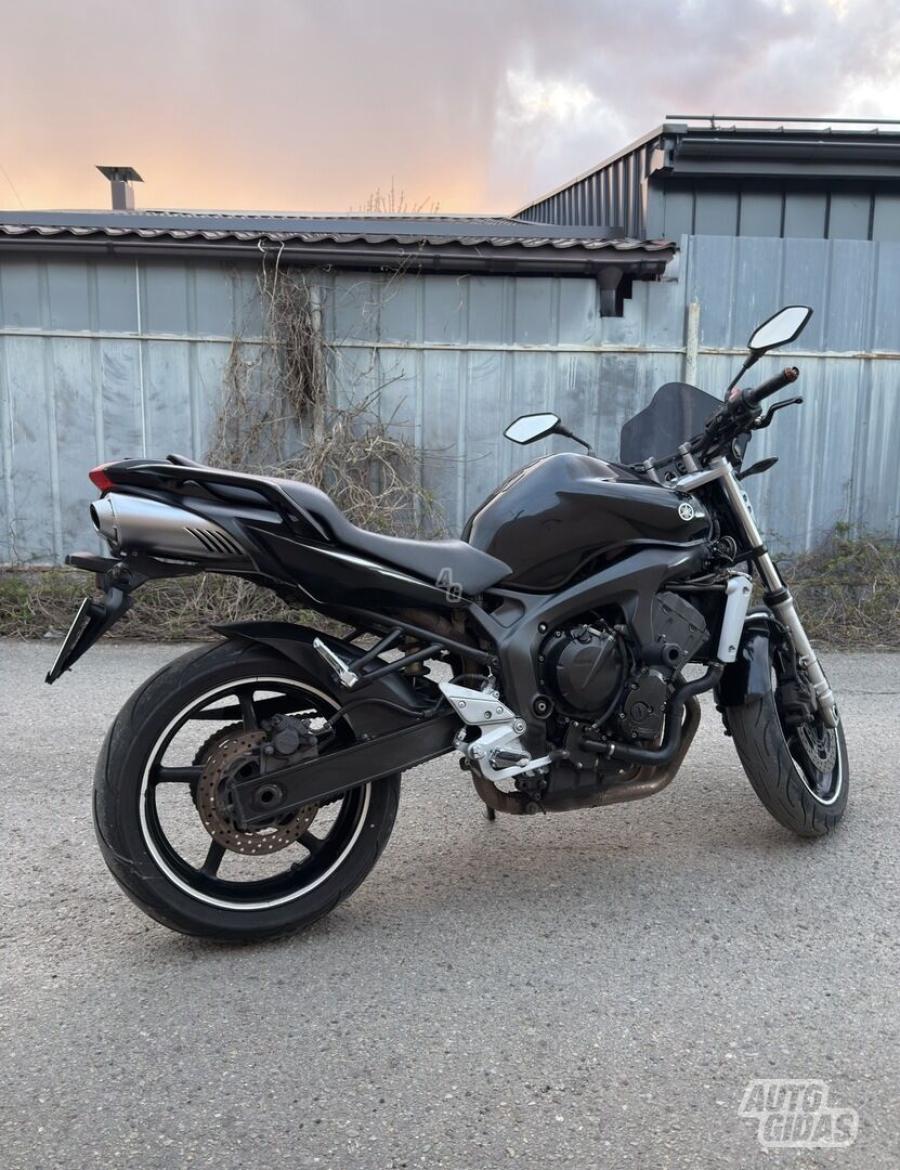 Melns Yamaha FZ 6 2007 Panevēža, ar dzinēja tilpumu 0.60 L un nobraukumu 71 tūkst. km par 2300 €, foto 4 vietnē AUTOMOTO.COM.LV