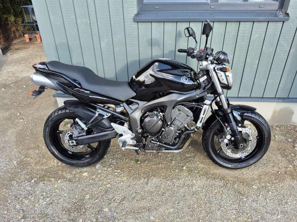 Black Yamaha FZ 6 2007 in Kursenai, with an engine capacity of 0.60 L and mileage of 53 thousand km for 2750 €, photo 3 on AUTOMOTO.COM.LV