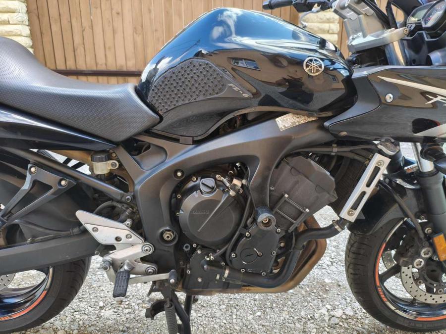 Black Yamaha FZ 6 2009 in Siauliai, with an engine capacity of 0.60 L and mileage of 53 thousand km for 3000 €, photo 13 on AUTOMOTO.COM.LV