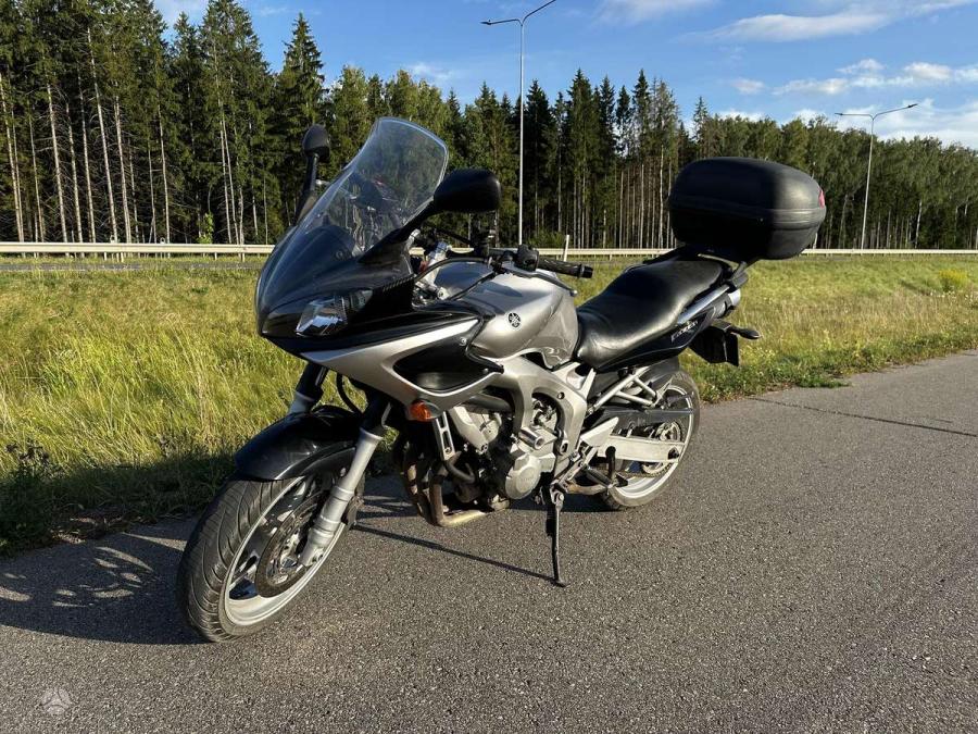 Grey Yamaha FZ 6 2003 in Nemencine, with an engine capacity of 0.60 L and mileage of 88 thousand km for 1750 €, photo 1 on AUTOMOTO.COM.LV