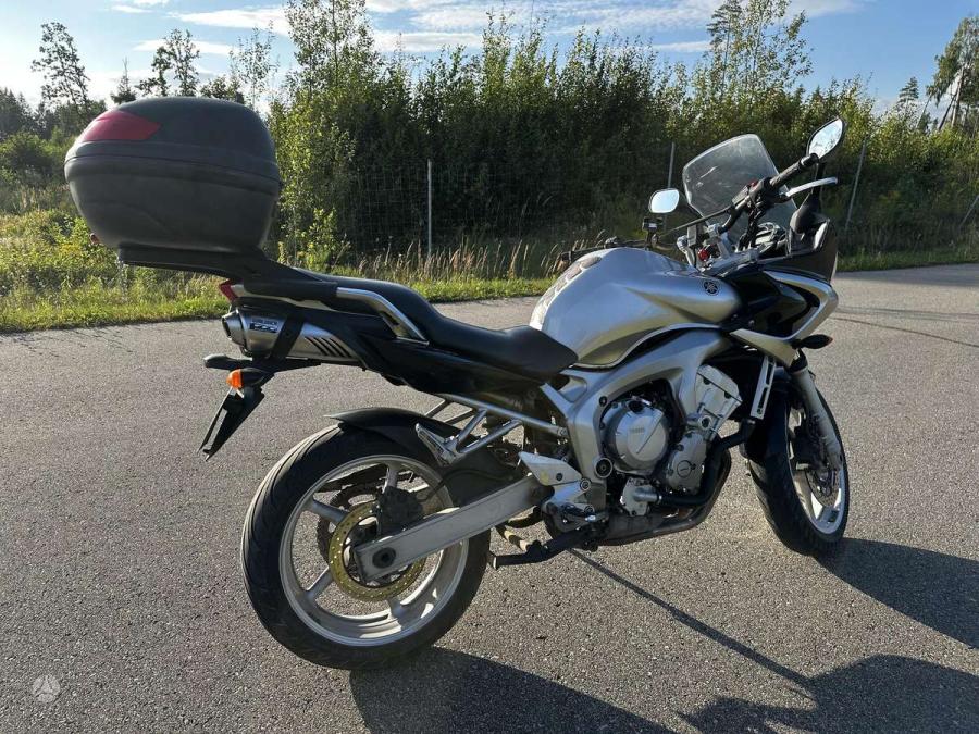 Grey Yamaha FZ 6 2003 in Nemencine, with an engine capacity of 0.60 L and mileage of 88 thousand km for 1750 €, photo 4 on AUTOMOTO.COM.LV