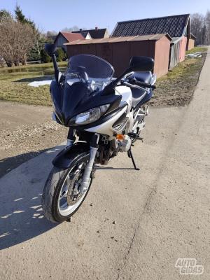 Pelēks Yamaha FZ 6 2004 Klaipėda, ar dzinēja tilpumu 0.60 L un nobraukumu 45 tūkst. km par 2250 €, foto  vietnē AUTOMOTO.COM.LV