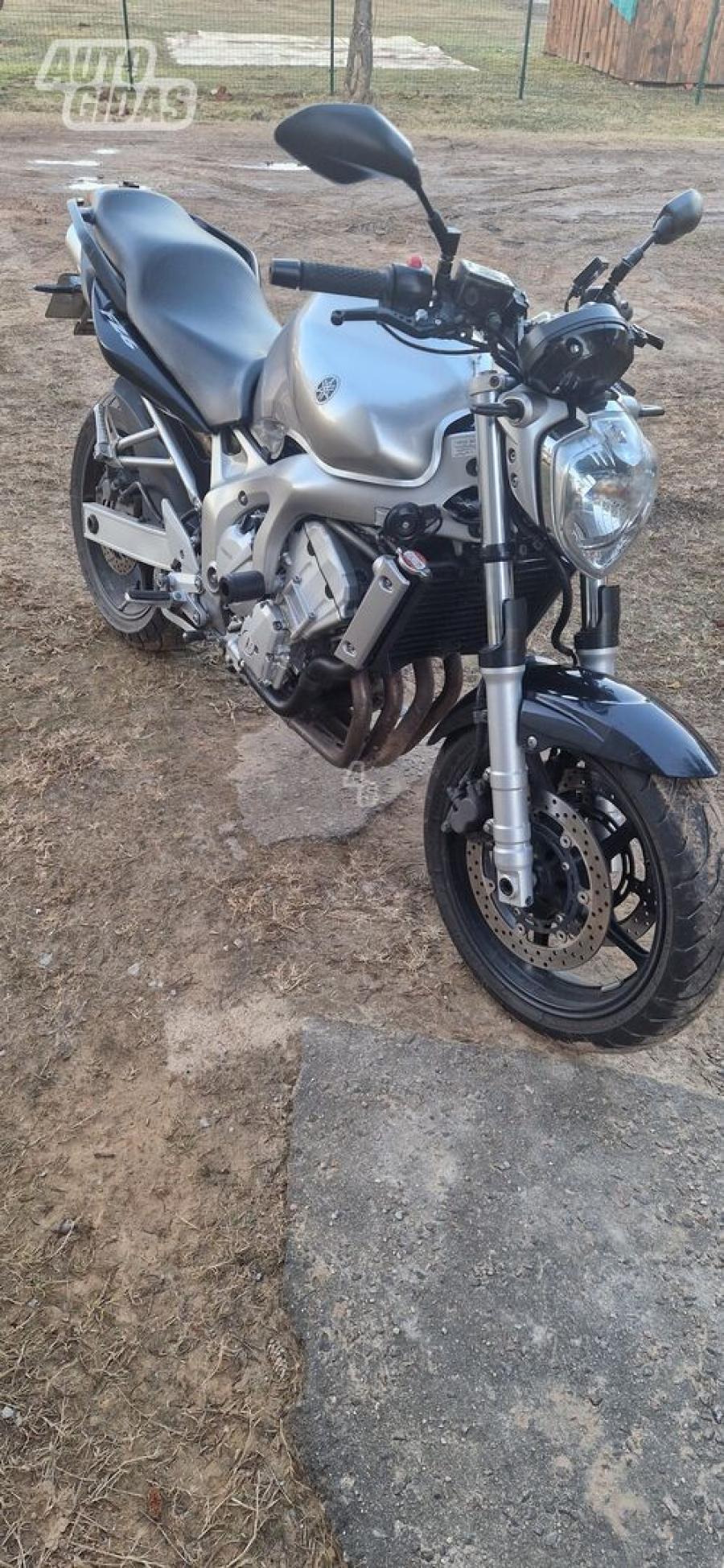 Pelēks Yamaha FZ 6 2004 Viļņa, ar dzinēja tilpumu 0.60 L un nobraukumu 49 tūkst. km par 2100 €, foto 7 vietnē AUTOMOTO.COM.LV