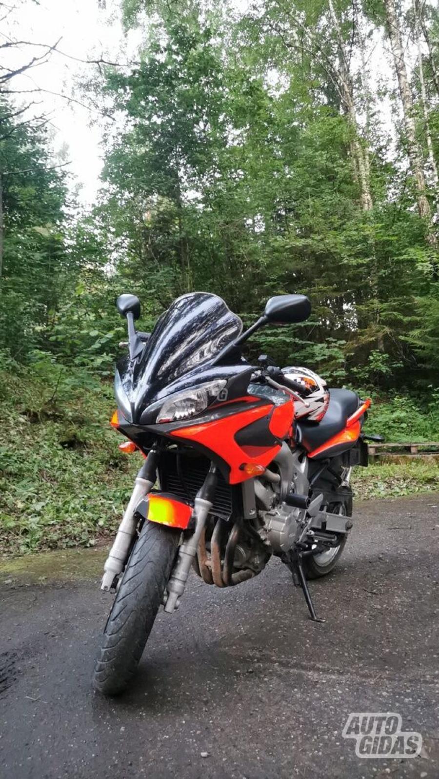 Серый Ямаха FZ 6 2004 в Вильнюс, объемом двигателя 0.60 л и пробегом 36 тыс. км за 1999 €, фото 3 на AUTOMOTO.COM.LV