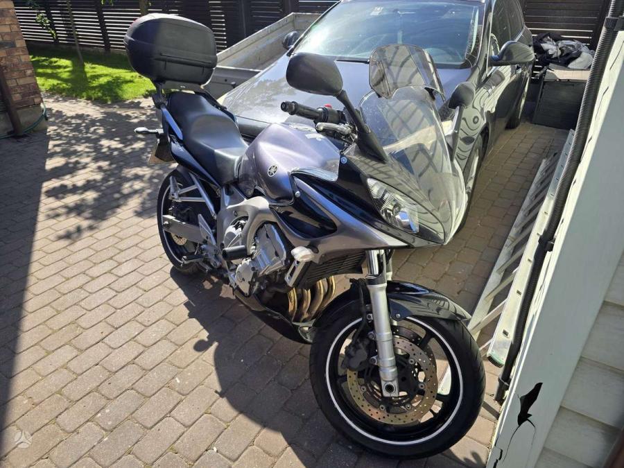 Pelēks Yamaha FZ 6 2006 Kauņa, ar dzinēja tilpumu 0.60 L un nobraukumu 53 tūkst. km par 2750 €, foto 4 vietnē AUTOMOTO.COM.LV