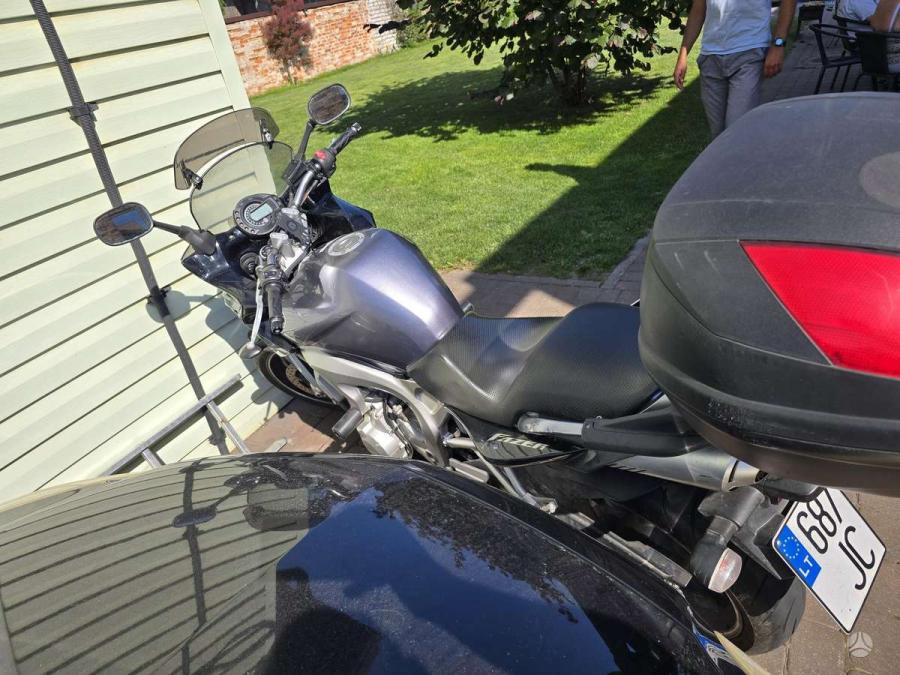Pelēks Yamaha FZ 6 2006 Kauņa, ar dzinēja tilpumu 0.60 L un nobraukumu 53 tūkst. km par 2750 €, foto 11 vietnē AUTOMOTO.COM.LV