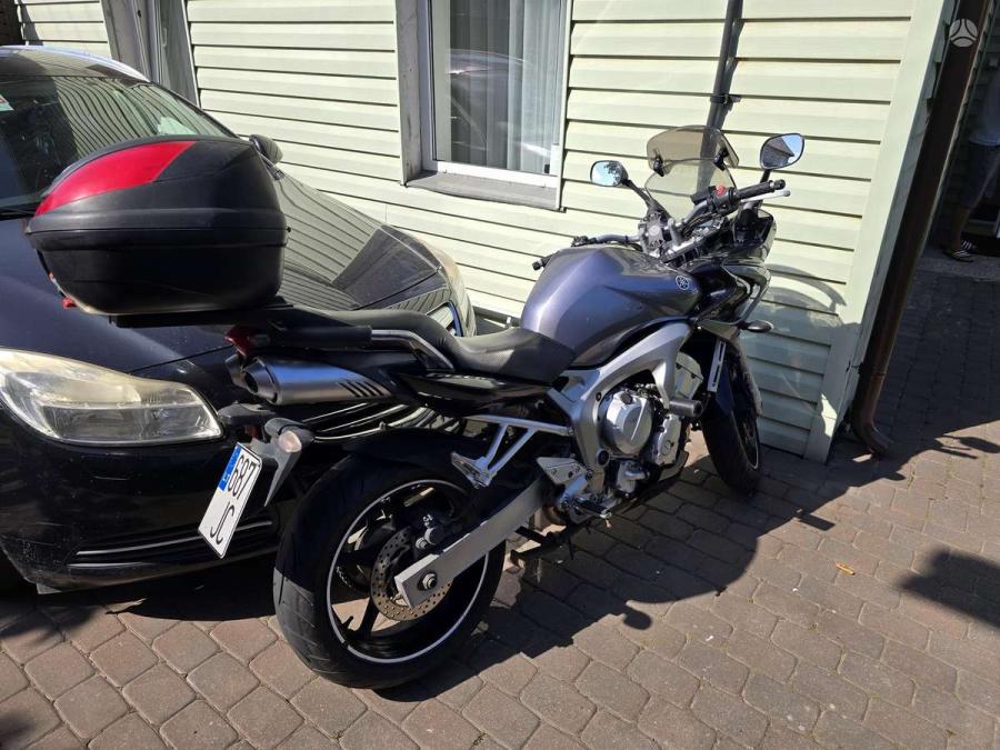 Pelēks Yamaha FZ 6 2006 Kauņa, ar dzinēja tilpumu 0.60 L un nobraukumu 53 tūkst. km par 2750 €, foto 14 vietnē AUTOMOTO.COM.LV