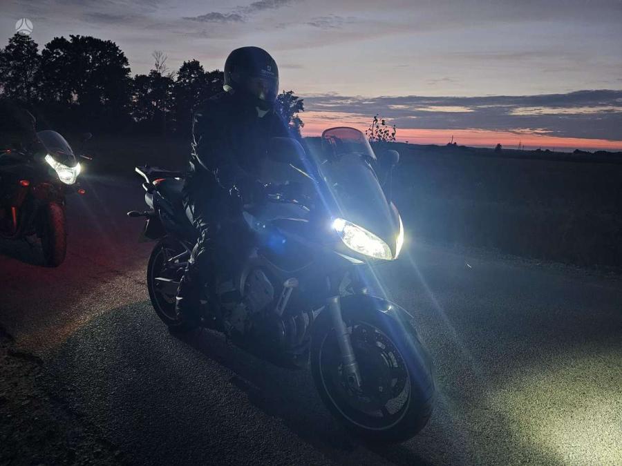 Pelēks Yamaha FZ 6 2006 Kauņa, ar dzinēja tilpumu 0.60 L un nobraukumu 53 tūkst. km par 2750 €, foto 18 vietnē AUTOMOTO.COM.LV